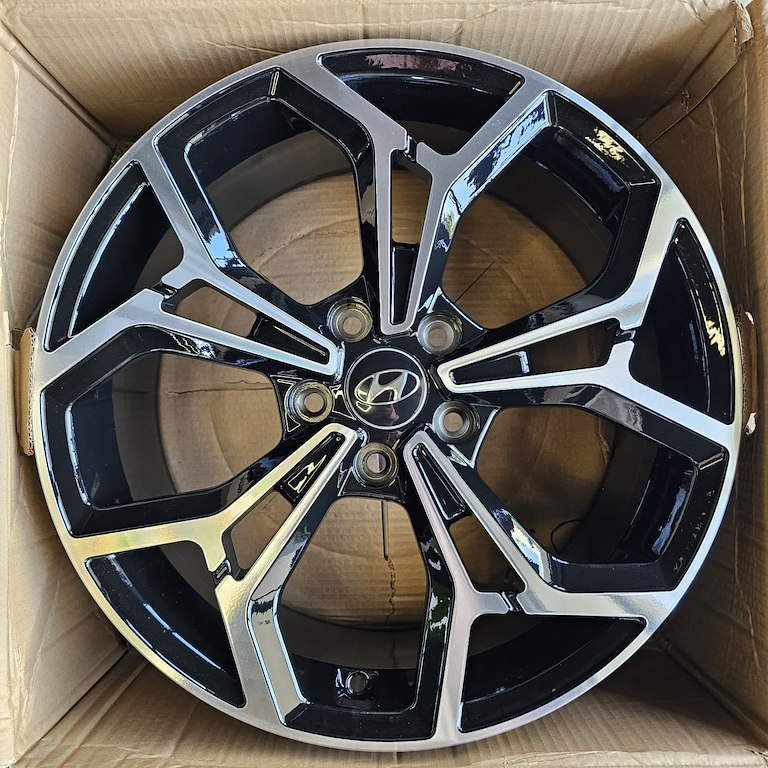 ALU FELNE
7.5J x18 ET51 5X114.3