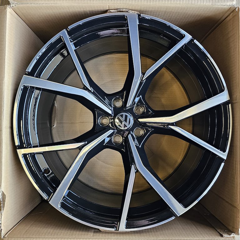 ALU FELNE
9J x21 ET31 5X112