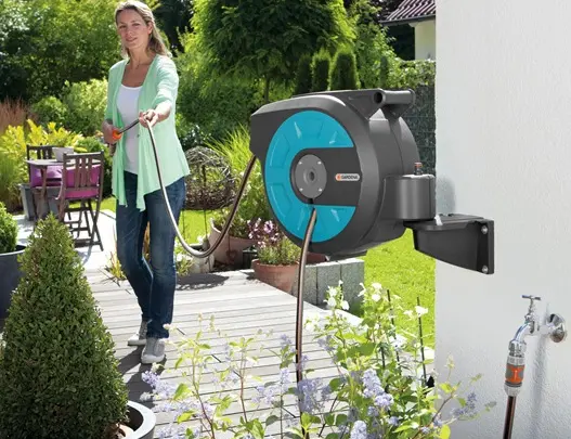 Zidni nosač sa crevom 15m Gardena Roll Up Automatic 08022-20