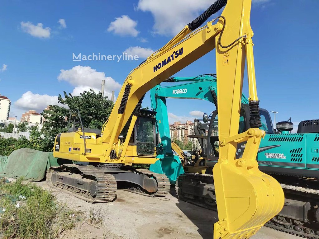 Komatsu PC200-8 bager guseničar