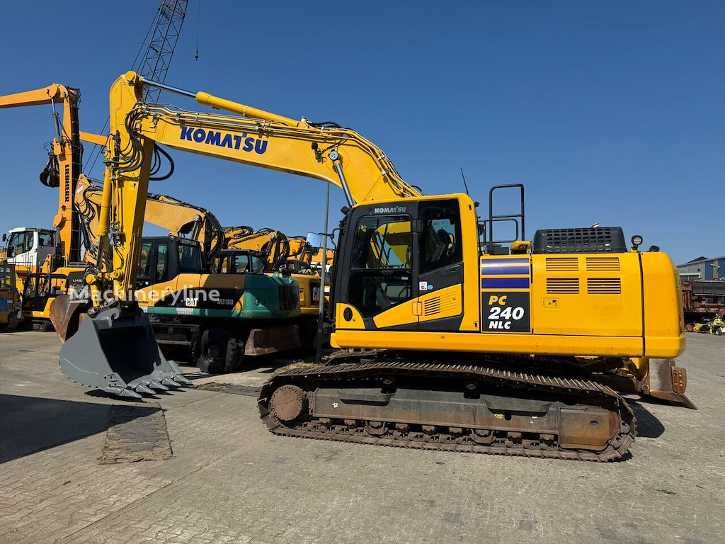Komatsu PC 240 NLC-11 . bager guseničar