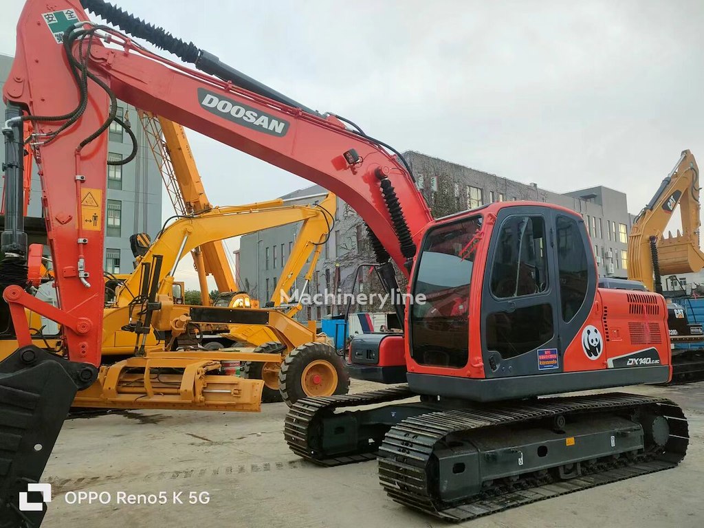 Doosan DX140 bager guseničar