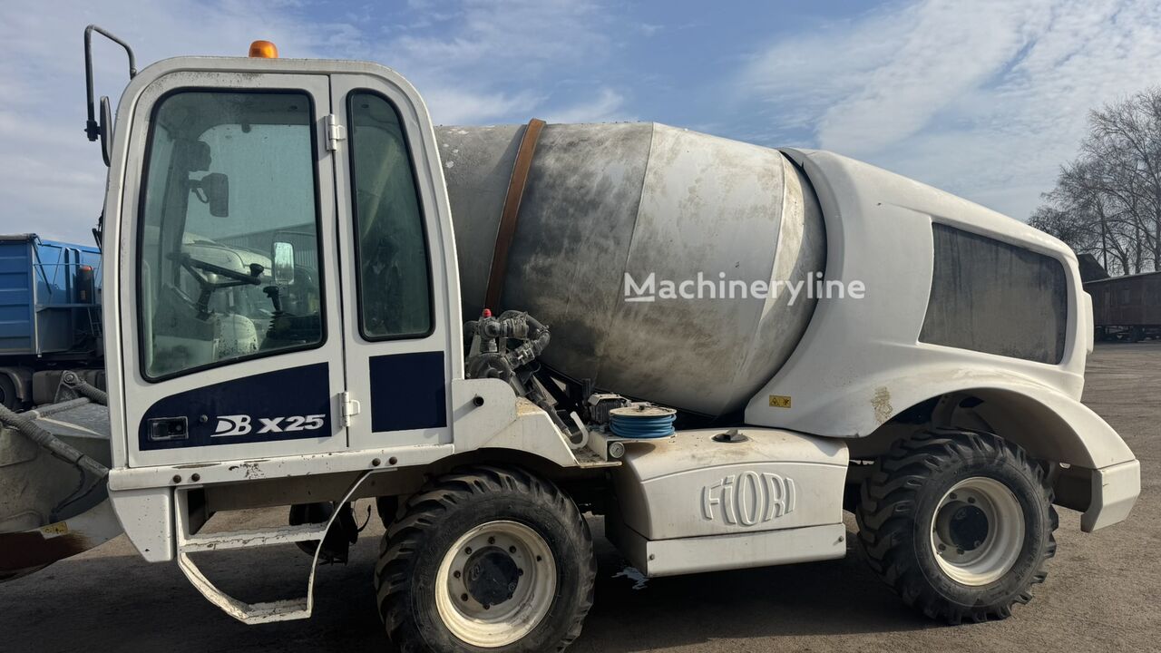 Fiori DB X25 kamion s mešalicom za beton