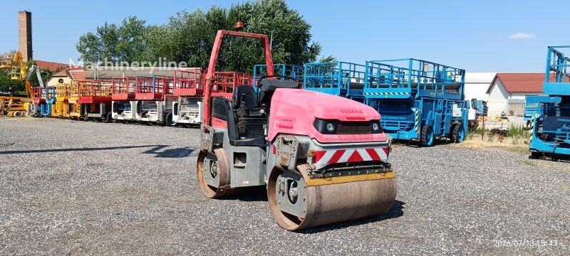 JCB VMT 380-140 valjak za asfalt