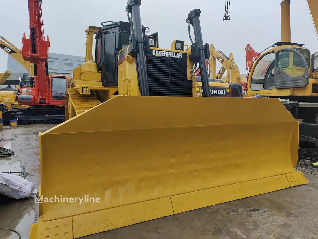 Caterpillar D7R buldožer