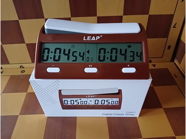 Sahovski Sat LEAP veci (braon)