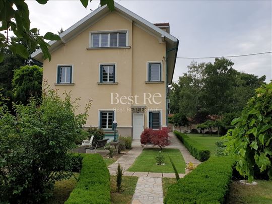 Prelepa kuća na prestižnoj lokaciji – Dedinje