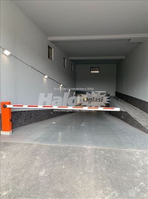 Garažno mesto u New Minelu