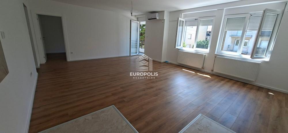 Uknjizen stan sa dva parking mesta ID#9780
165.000 €