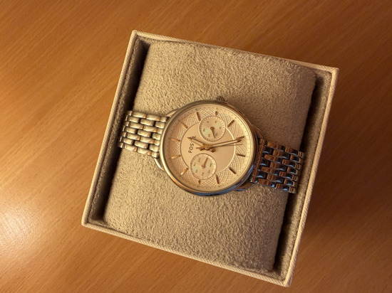 Zenski Fossil sat