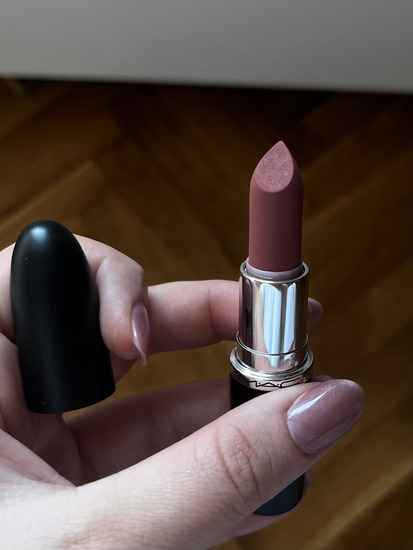 MAC Silky mat ruž - “Mehr” nijansa