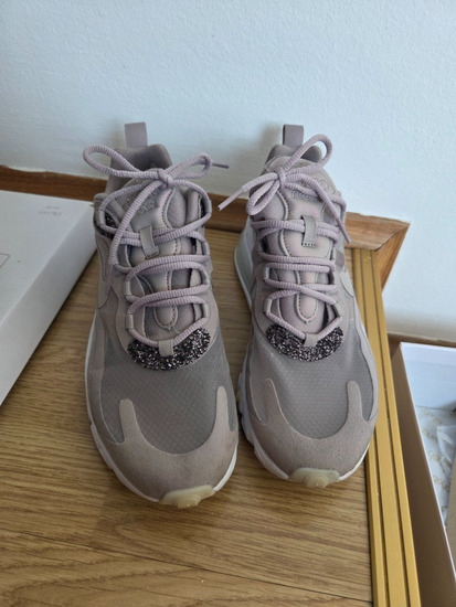 Nike Air Max 270 React br. 37.5