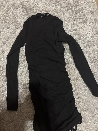 Uska crna mini haljina