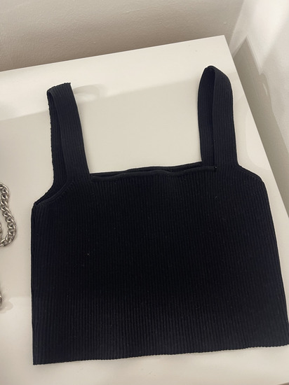 Crni basic crop top