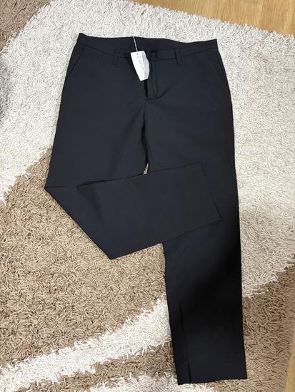Crne kapri pantalone novo