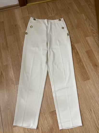 Bez pantalone S Karol