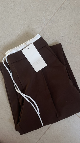 Zara pantalone nove xs-s