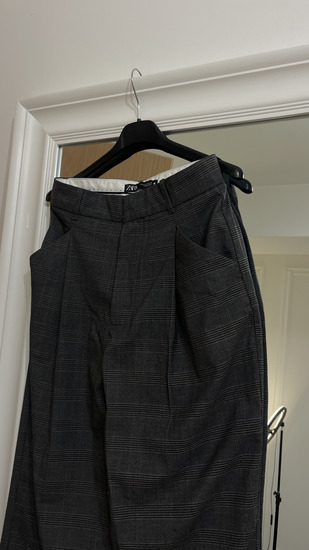 Zara pantalone xs-s nove