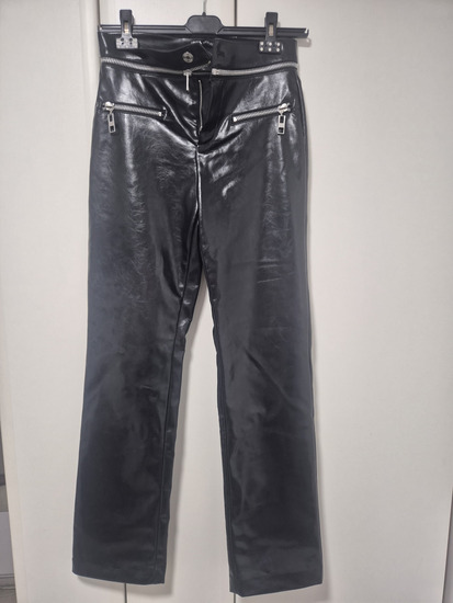 Zara crne pantalone od veštačke kože