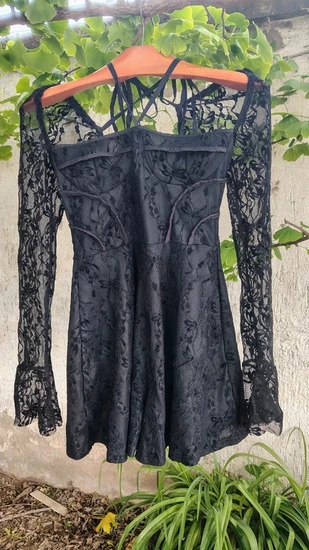 Crni čipkani kombinezon jumpsuit