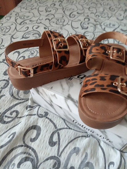 Sandale u animal printu