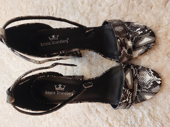 Nove sandale