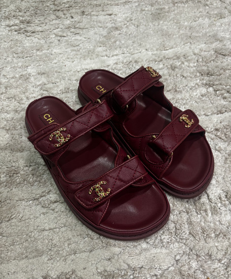 Burgundy papuce