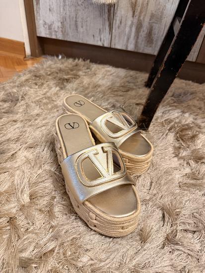 Nove zlatne papuče Valentino 38