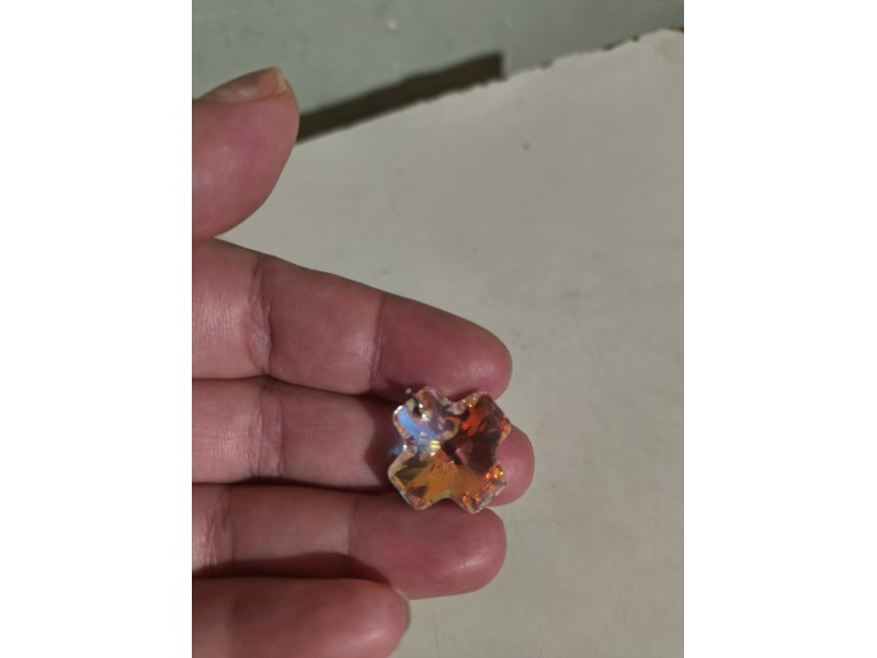 SWAROVSKI PRIVEZAK KRST ODLIČAN