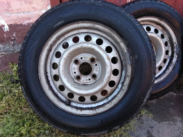 4 čelične felne sa gumama 185/65 R14 Trayal