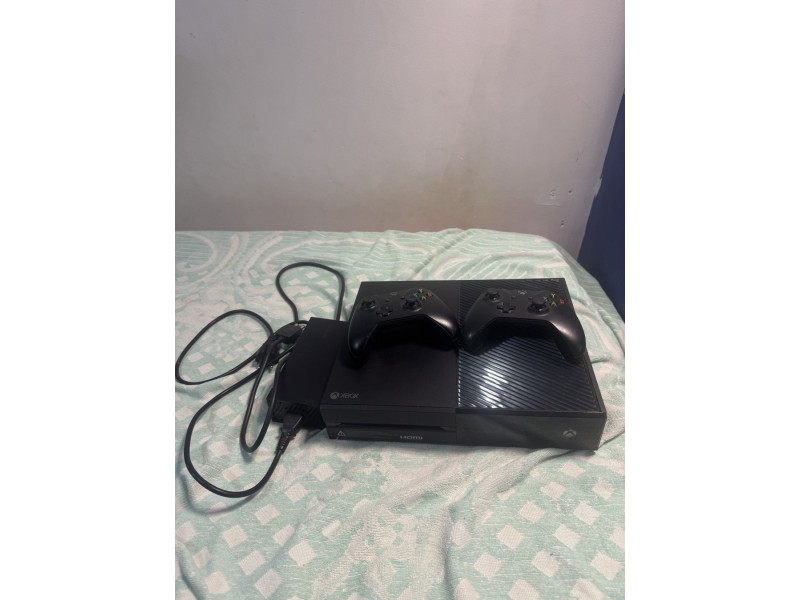 Xbox One(500gb), 2 džojstika + FIFA 23