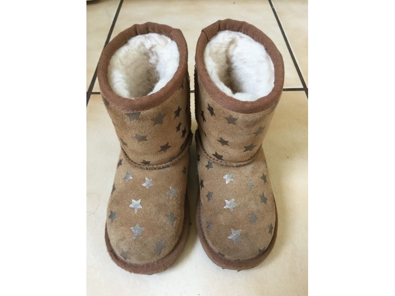 UGG dečije čizme 25 original PAR PUTA OBUVENE