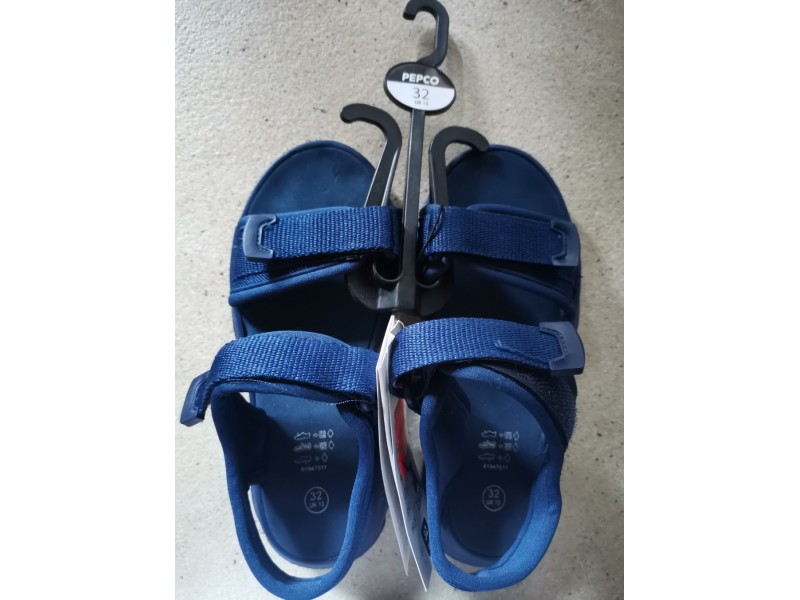 Nove sandale vel.32