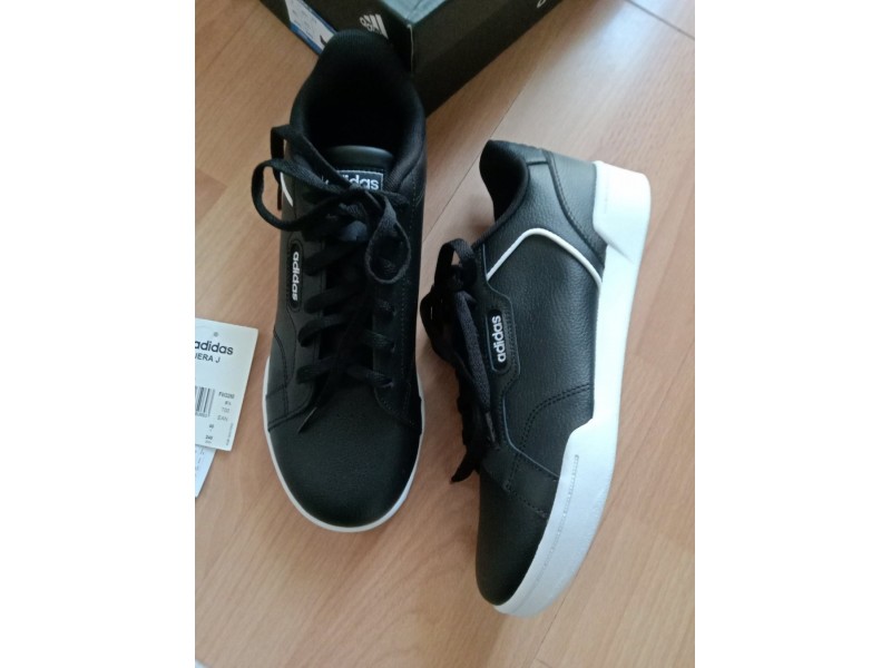 Patike za dečaka.Adidas.Novo!Sniženje