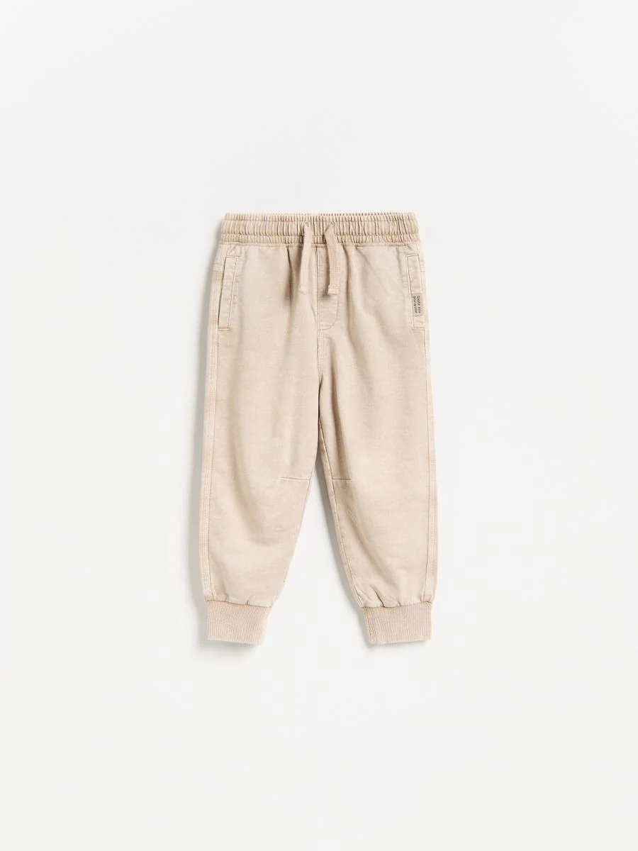 Pantalone sa efektom ispranosti