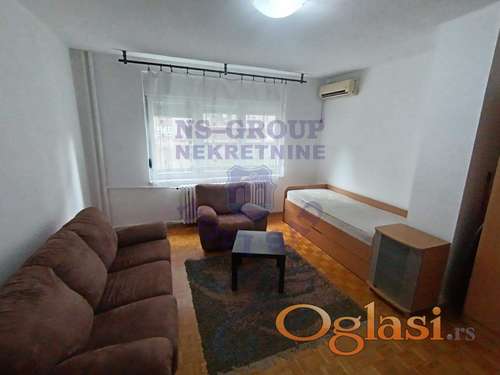 Izdaje se nameštena garsonjera – Bulevar Oslobođenja, Novi Sad.