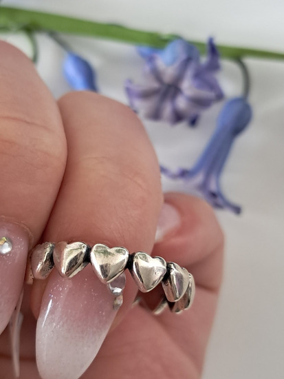 Nov Pandora prsten sa srcima 925 18mm