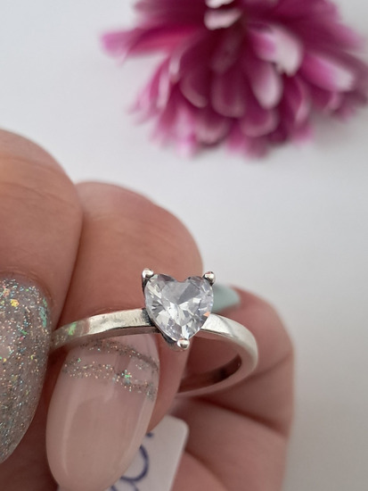 Nov Pandora prsten sa srcem 925 18mm