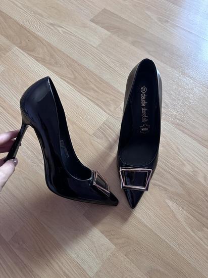 Claudia Donatelli salonke kao NOVE