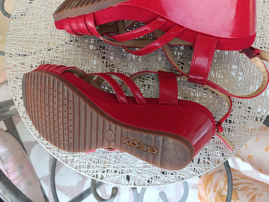 Nove geox sandale