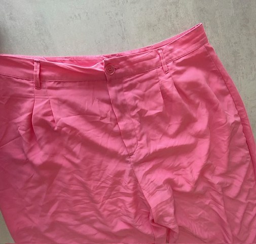 Lagane letnje pantalone veličina 46 roze