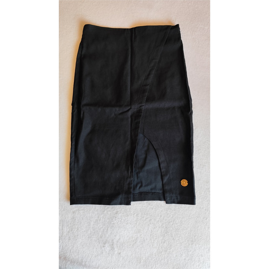 Crna pencil suknja sa rascepom XS/S