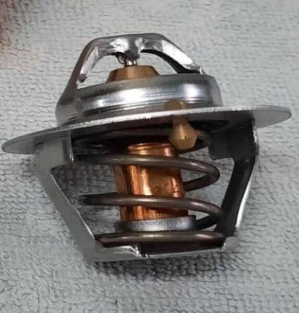 TERMOSTAT ZA TOYOTA HILUX OD 2006. DO 2023. GOD. | Svi delovi za