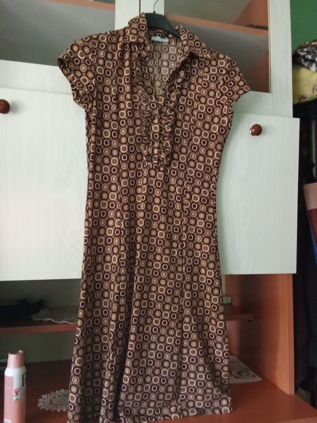 Haljina sa retro printom – braon tonovi - Model: košulja-haljina
