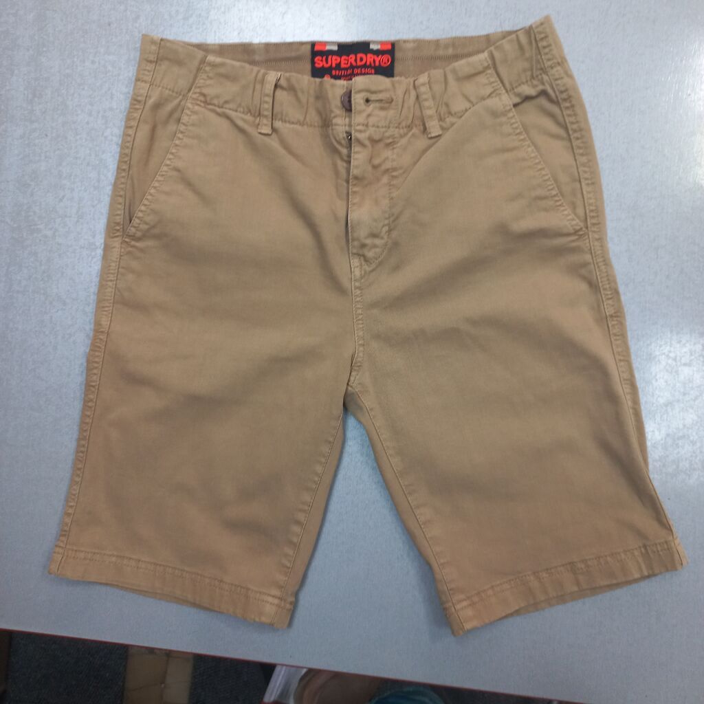 Superdry muške chino bermude - Model: chino šorts - Boja: bež/khaki -