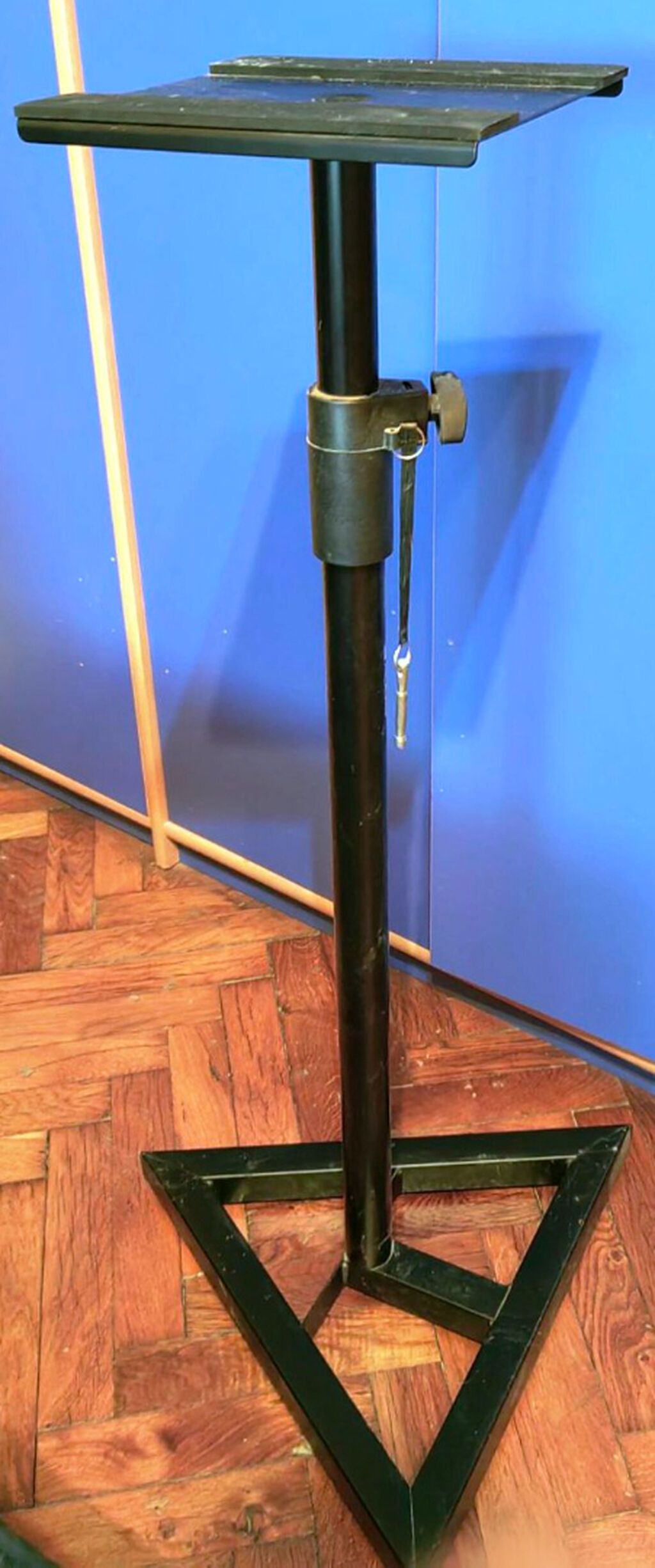 Model SMON-200 DVA KOMADA. Metalno postolje/stalak za studijski