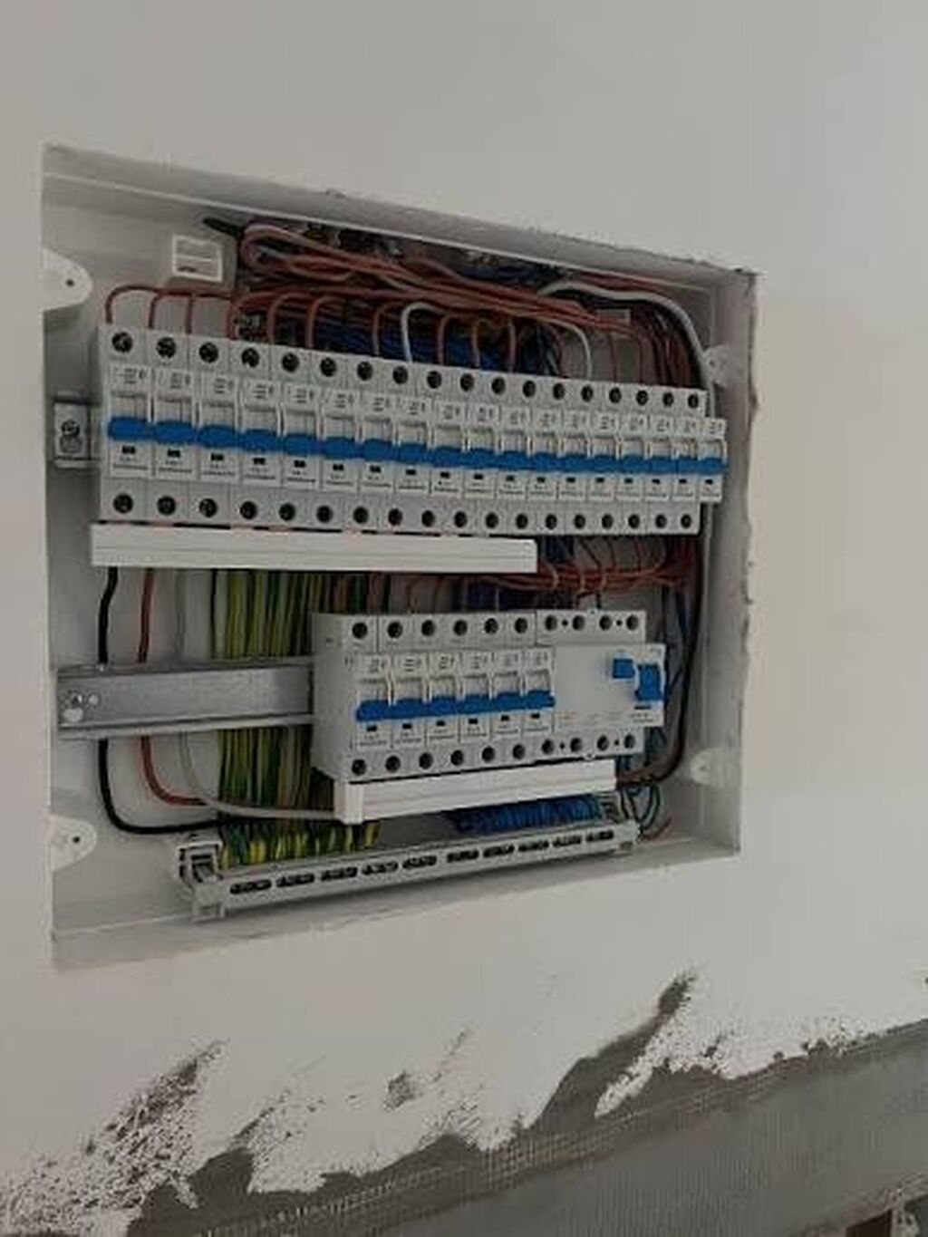Usluga: Izrada i ugradnja elektro razvodnih ormana Opis: -