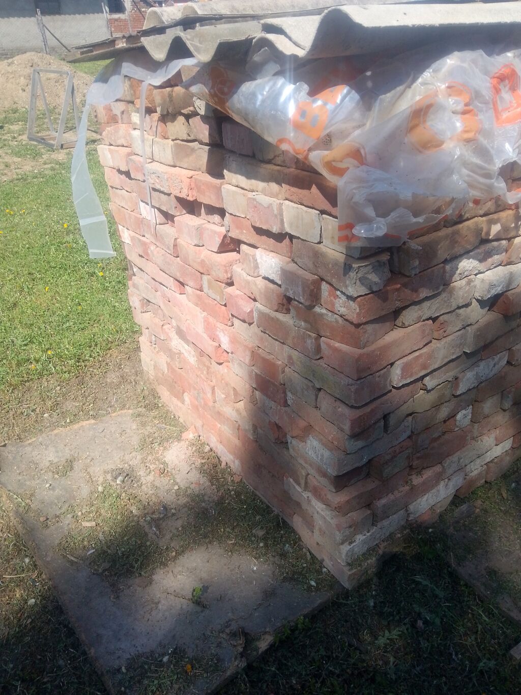 Cigla na prodaju 1500 komada 20 dinara komad broj