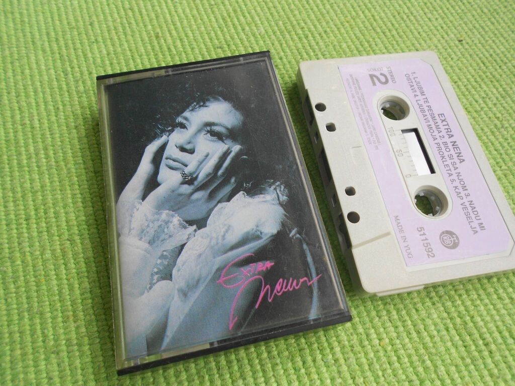Ekstra Nena - Ljubim te pesmama. Kao nova. Šaljemo Beksom