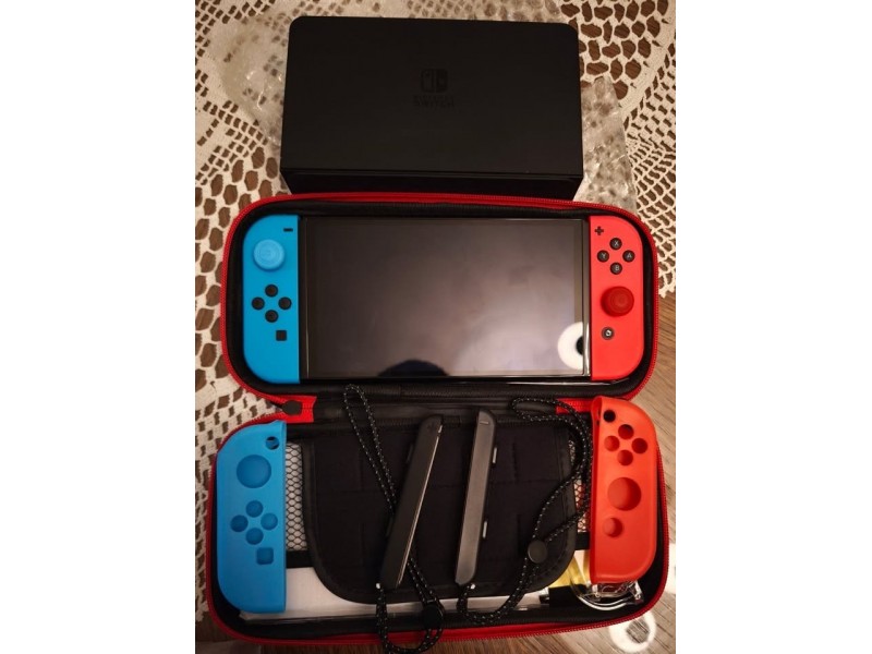 NITENDO SWITCH OLED EKRAN + 4 IGRICE + 2 DIGITALNE